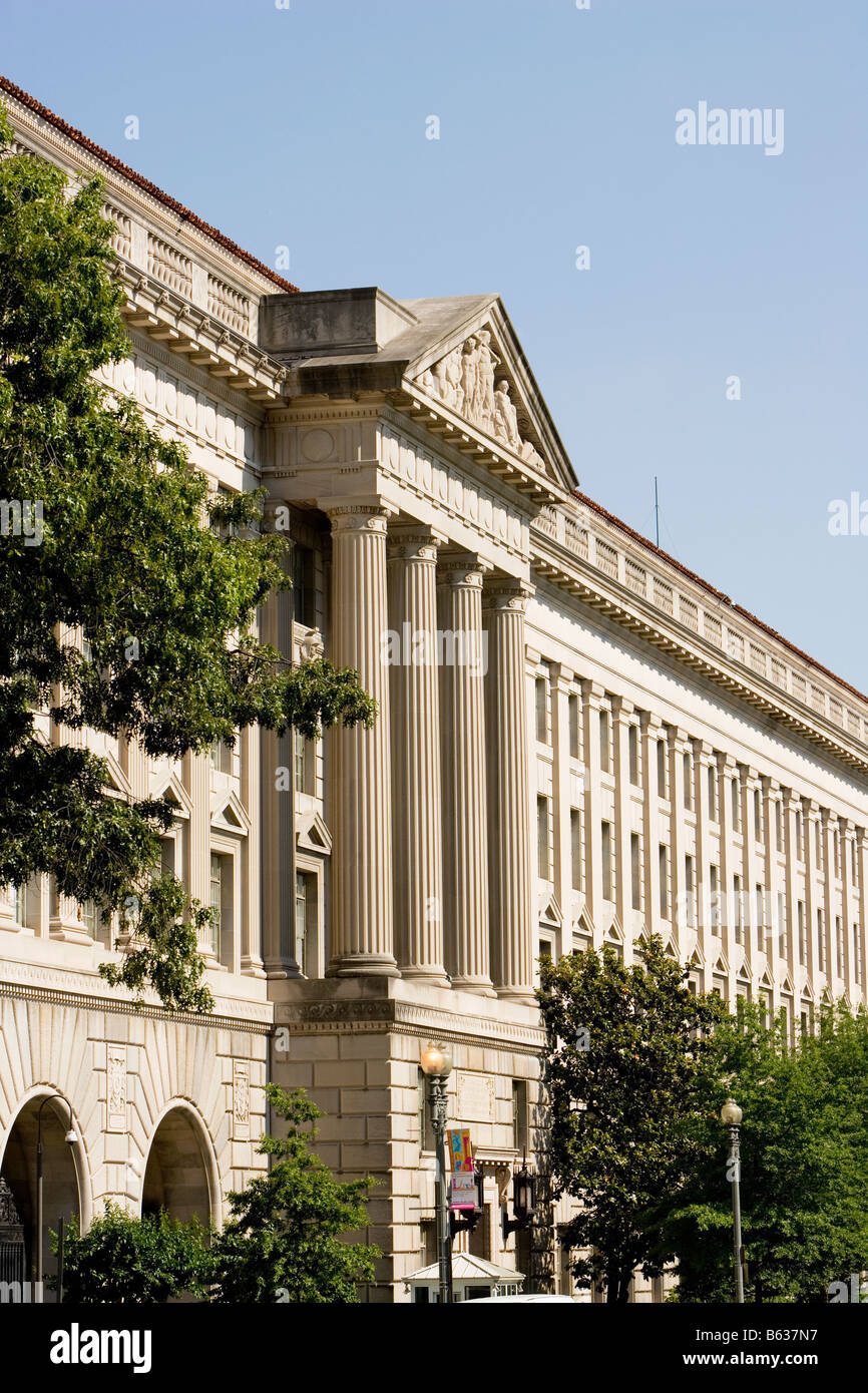 Us capitol pediment hi-res stock photography and images - Alamy