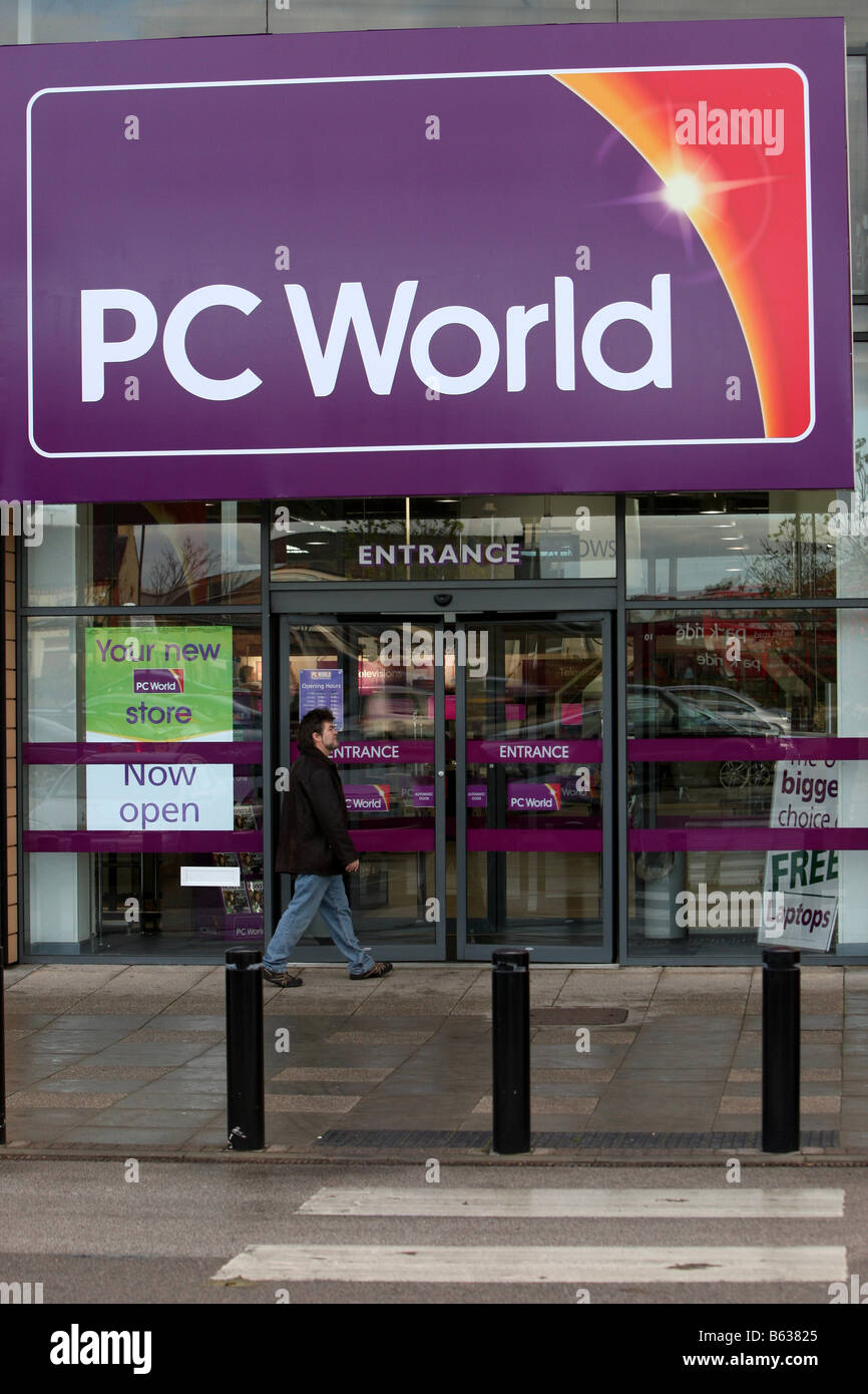 Pc world computer store sign hi-res stock photography and images - Alamy
