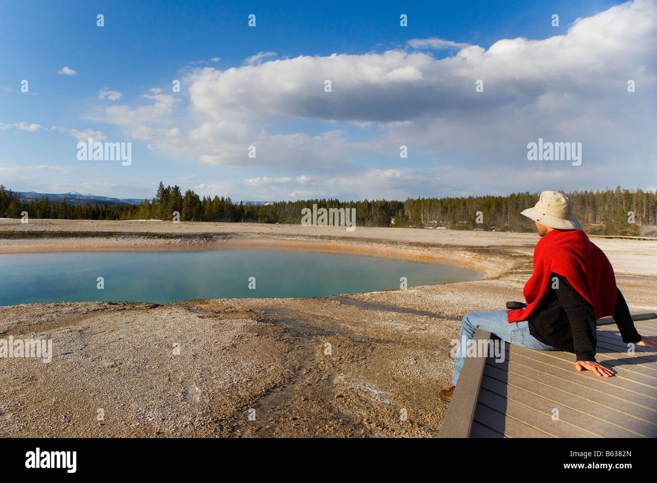 Side view grand prismatic spring hi-res stock photography and images ...
