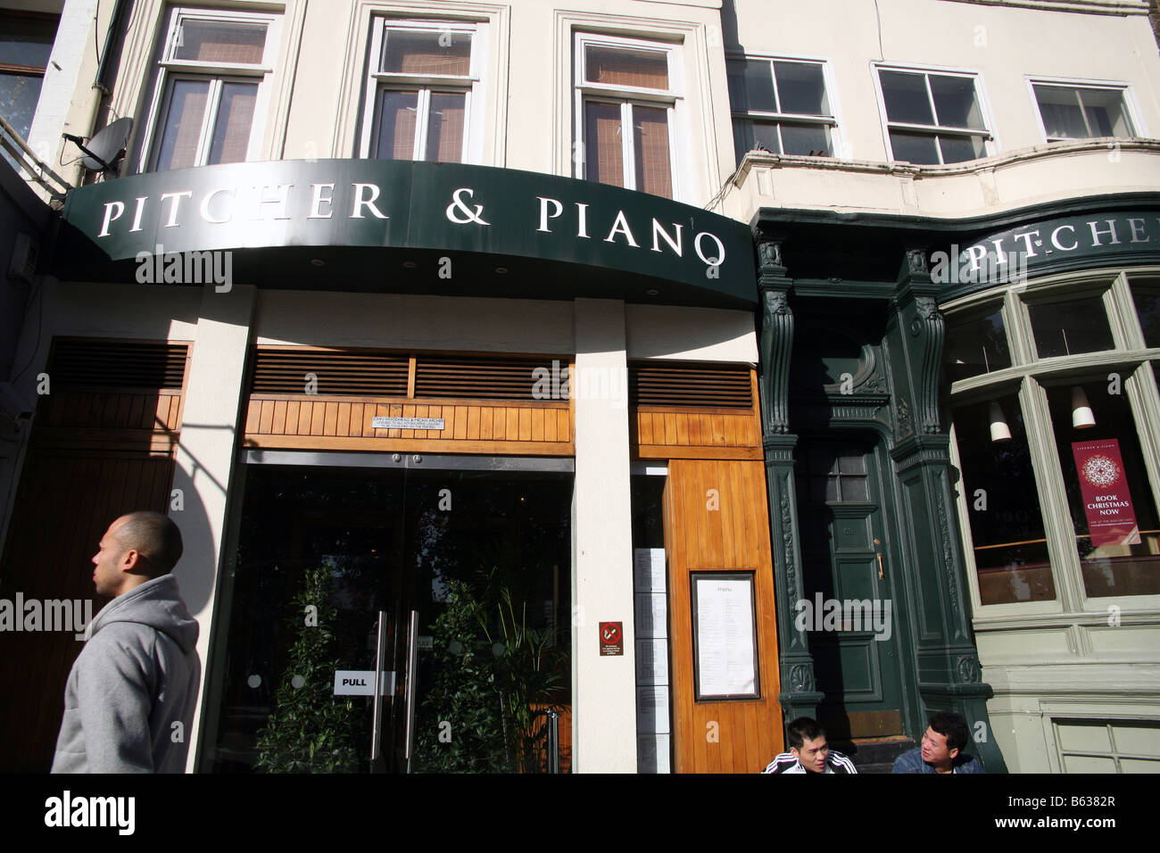 Pitcher piano london hi-res stock photography and images - Alamy