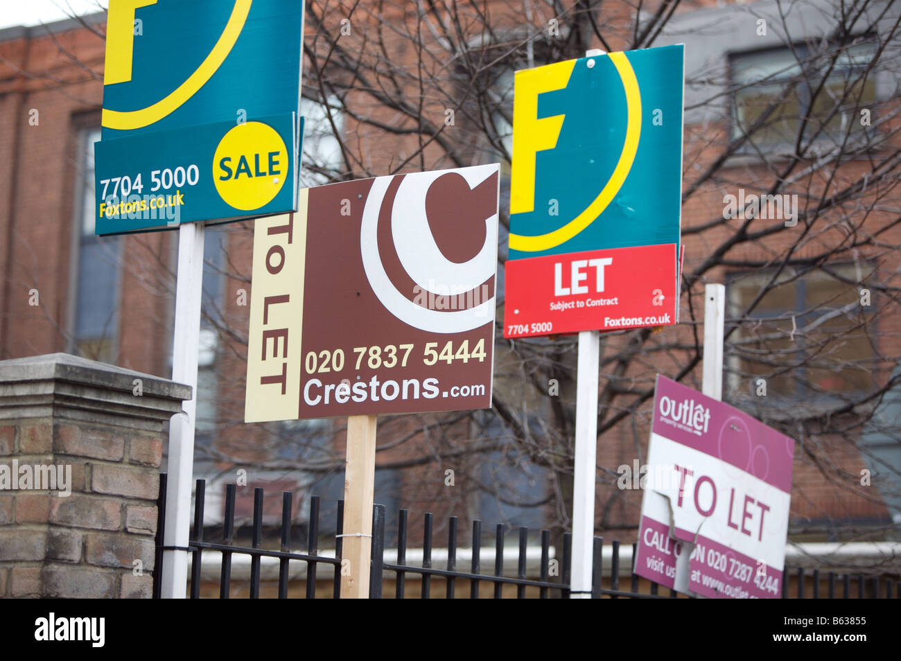 House for sale / let signs Stock Photo - Alamy