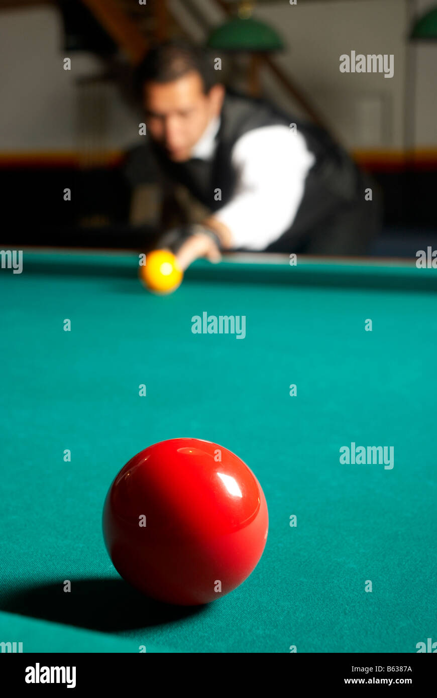 Man playing pool Stock Photo - Alamy