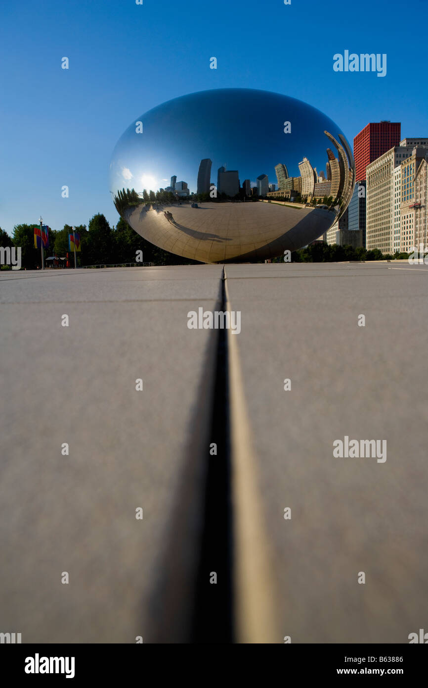 Bean sculpture at a Town square, The Bean, Cloud Gate, Millennium Park ...