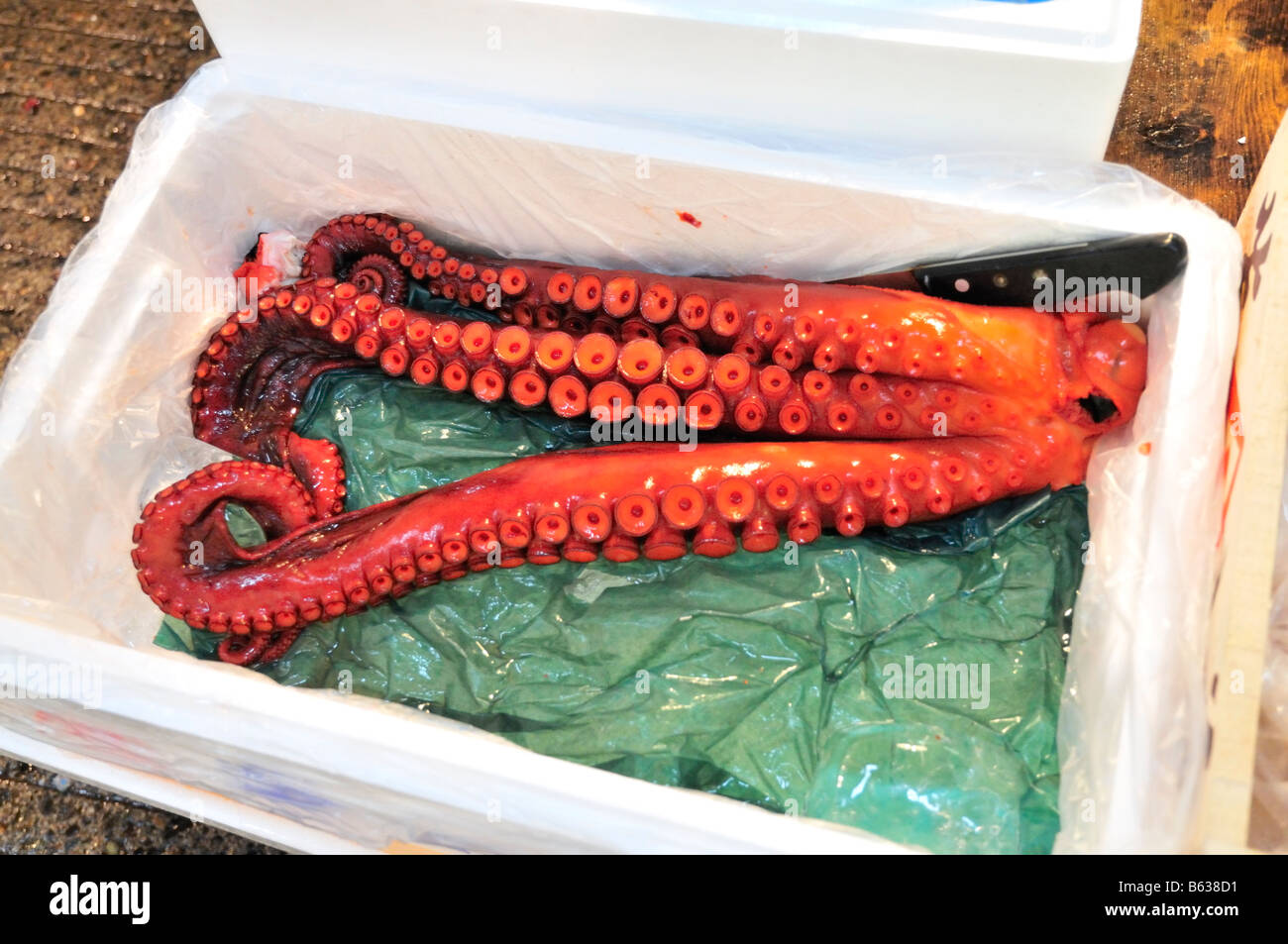 Octopus for sale on a stall at Tsukiji Market, Tokyo, Japan Stock Photo ...