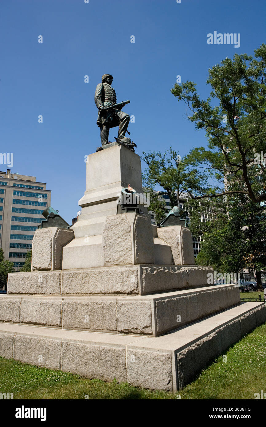 Statue on a circle hi-res stock photography and images - Alamy