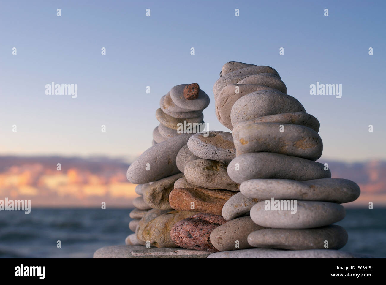Stacks of pebbles on the beach Stock Photo - Alamy