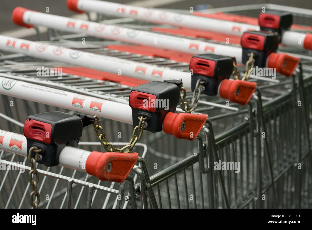 coin operated supermarket shopping trolleys Stock Photo - Alamy
