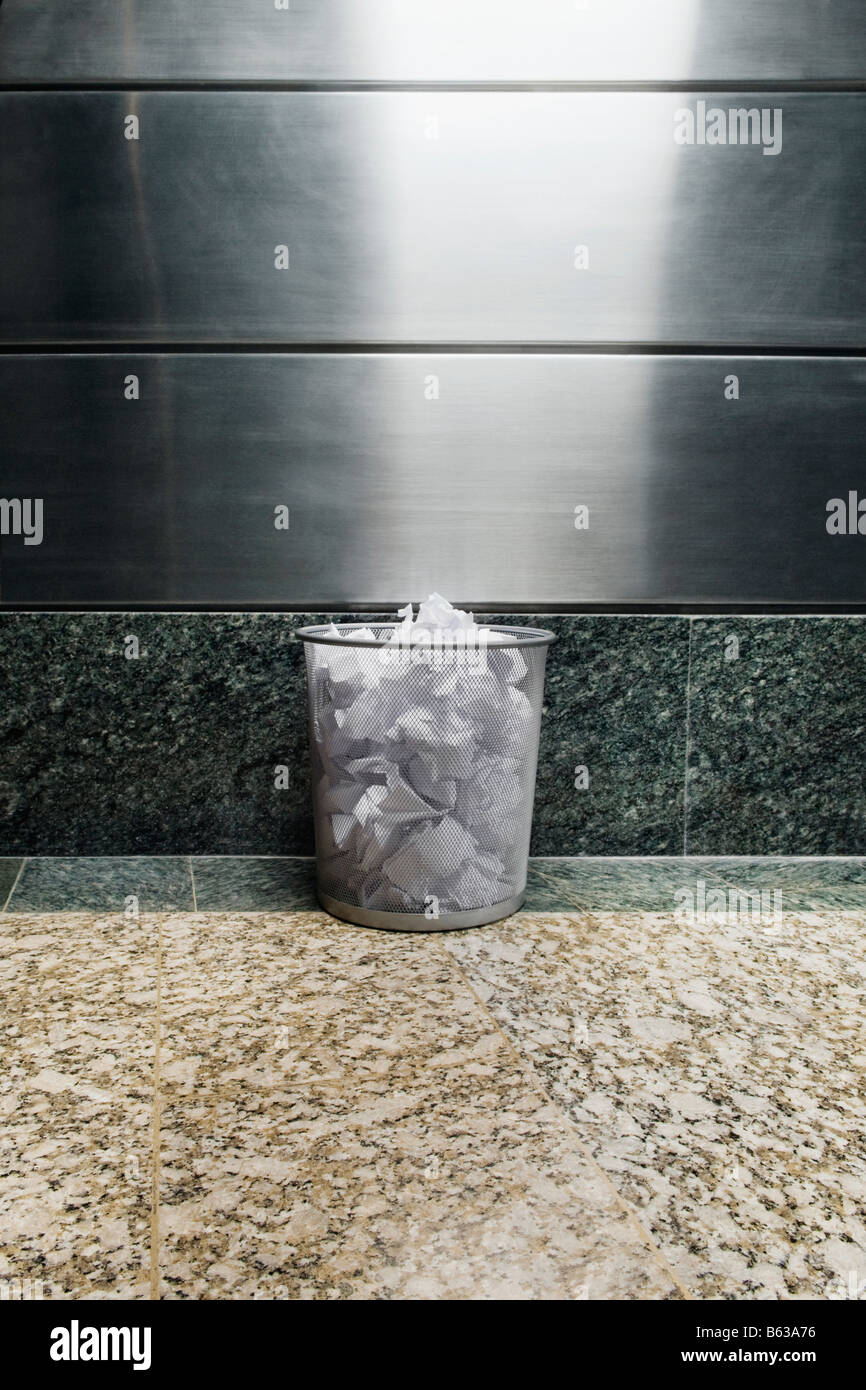 Wire garbage can hi-res stock photography and images - Alamy