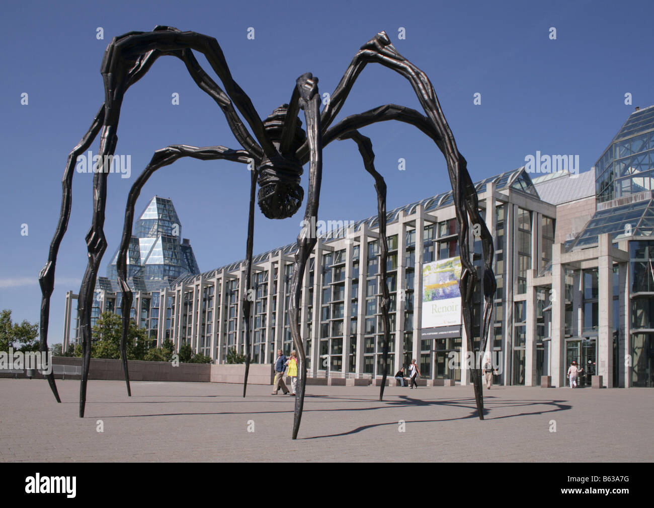 Maman the giant spider in front of the Canadian National Gallery in ...
