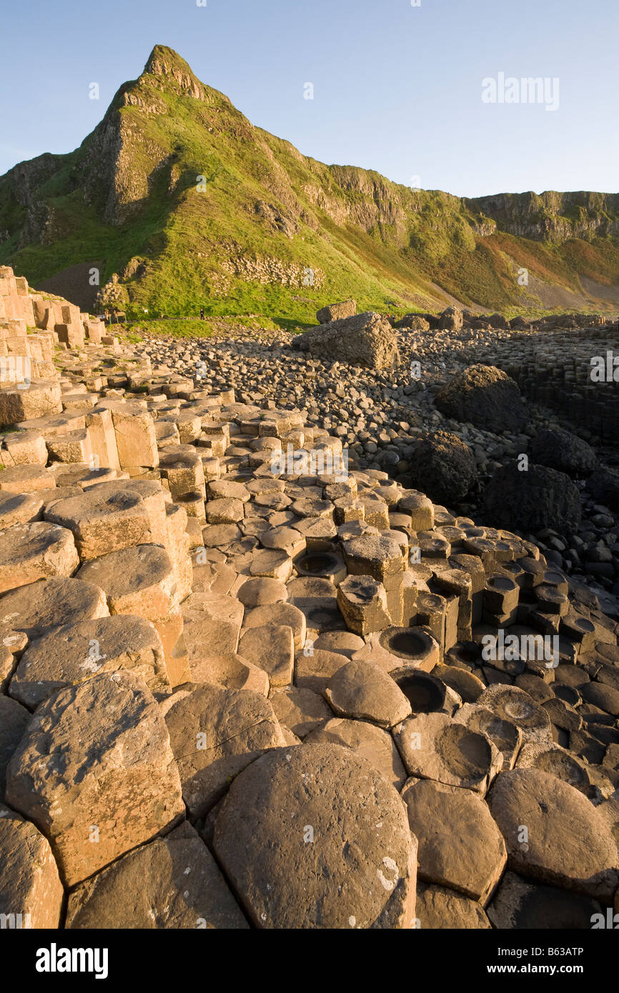 Stepping stones to the peak: Hexagonal pillars of basalt lead the eye ...