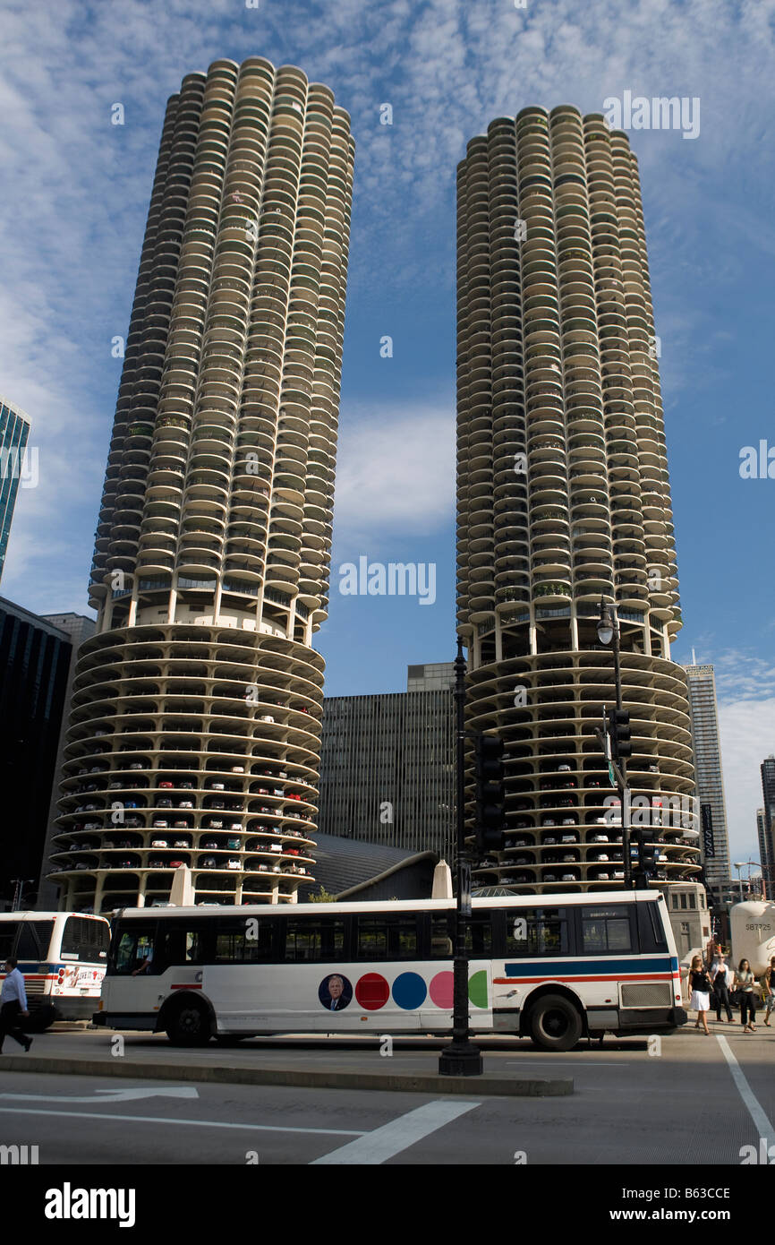 Buildings in a city, Marina Towers, Chicago, Illinois, USA Stock Photo ...