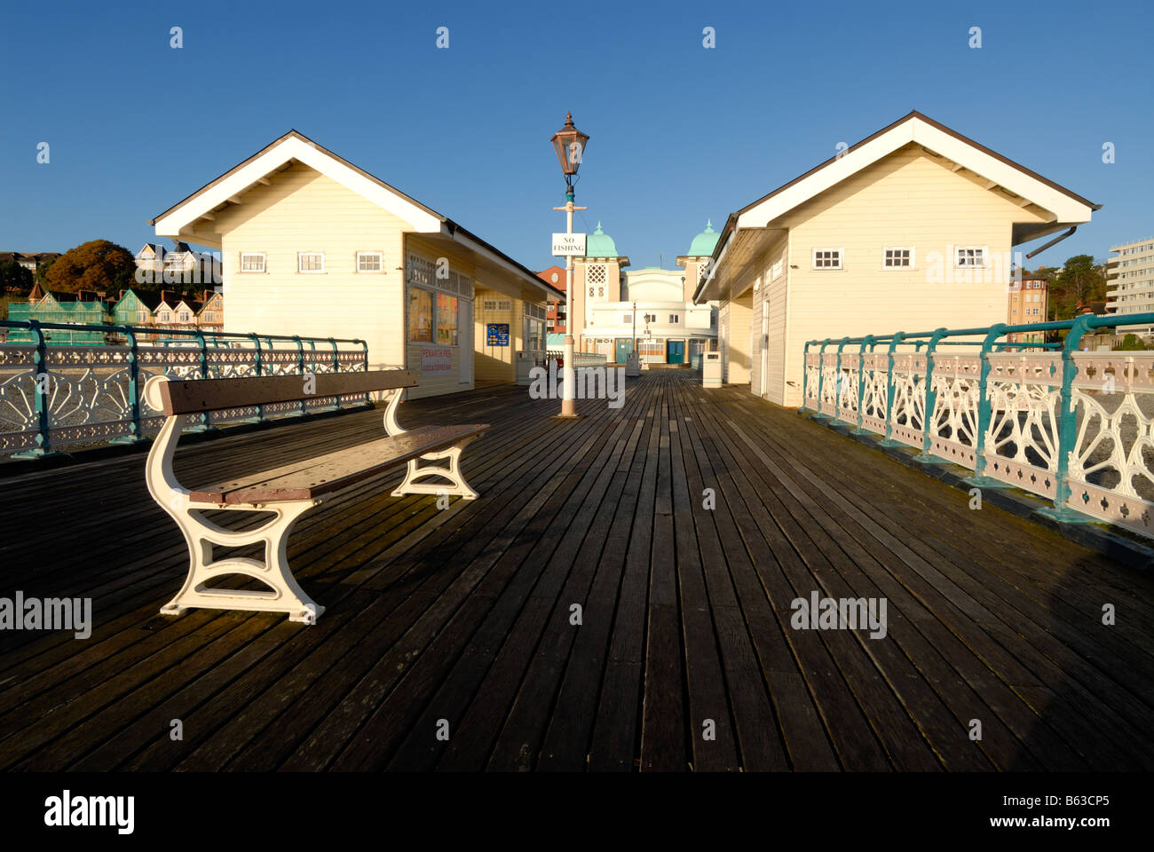 Penarth pier in the early morning sun Stock Photo - Alamy