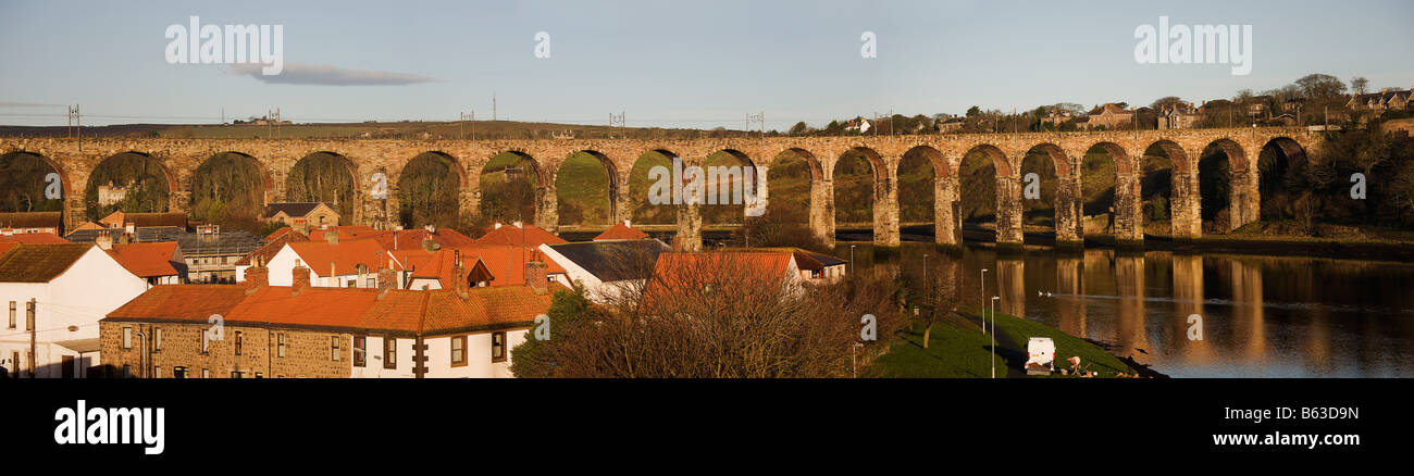 Berwick Upon Tweed. Viaduct and river tweed Stock Photo - Alamy