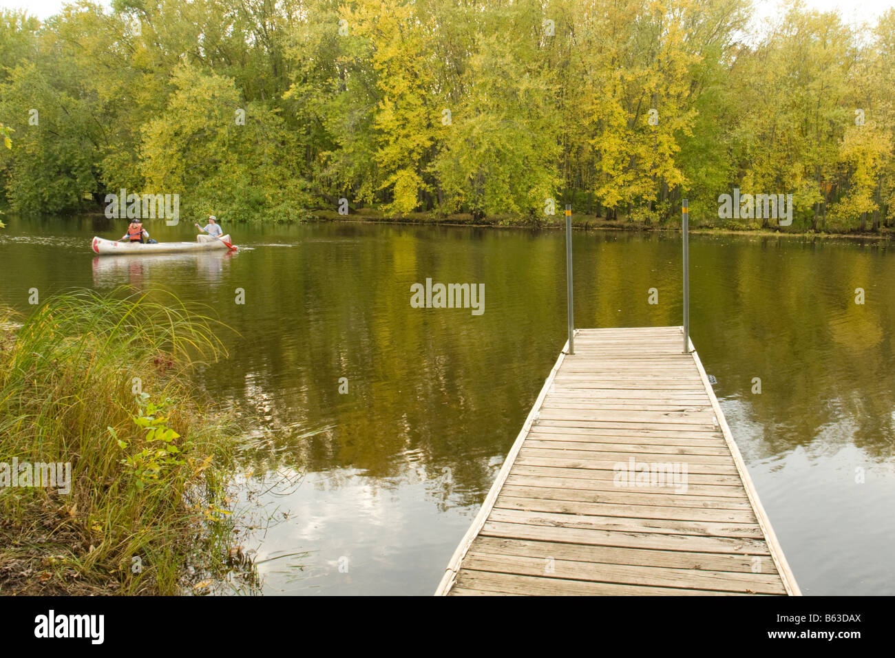 Canoe people hi-res stock photography and images - Alamy