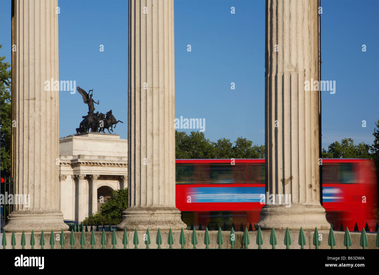 Hyde park screen hyde park corner london hi-res stock photography and ...