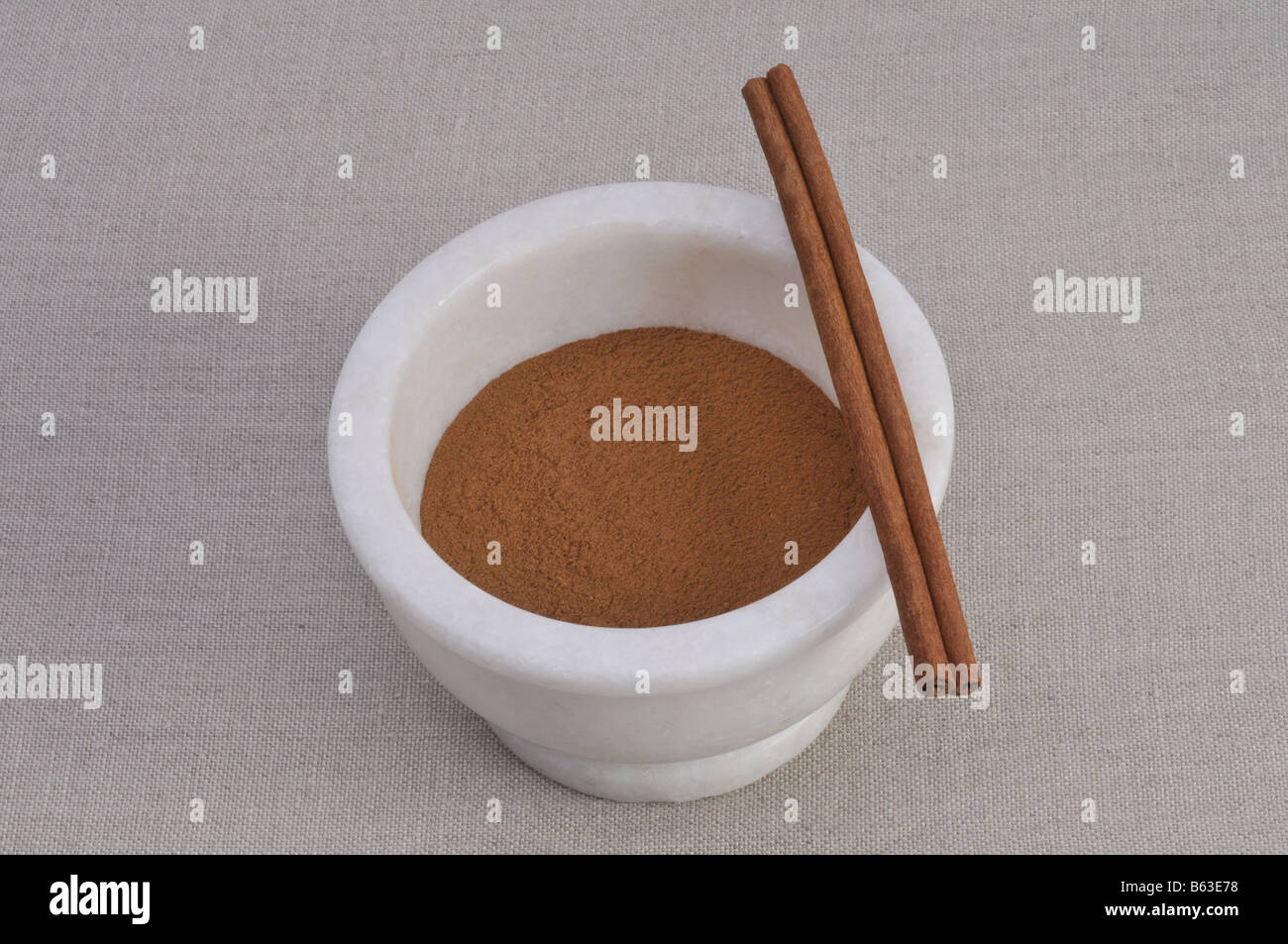 Zimtpulver hi-res stock photography and images - Alamy