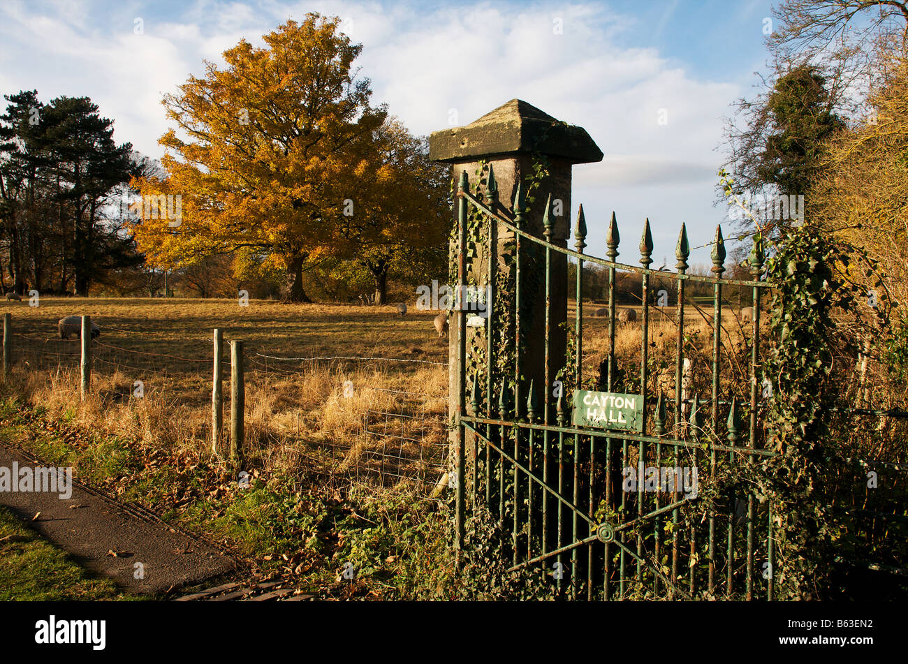 The metal gate at the drive to Cayton Hall Stock Photo - Alamy