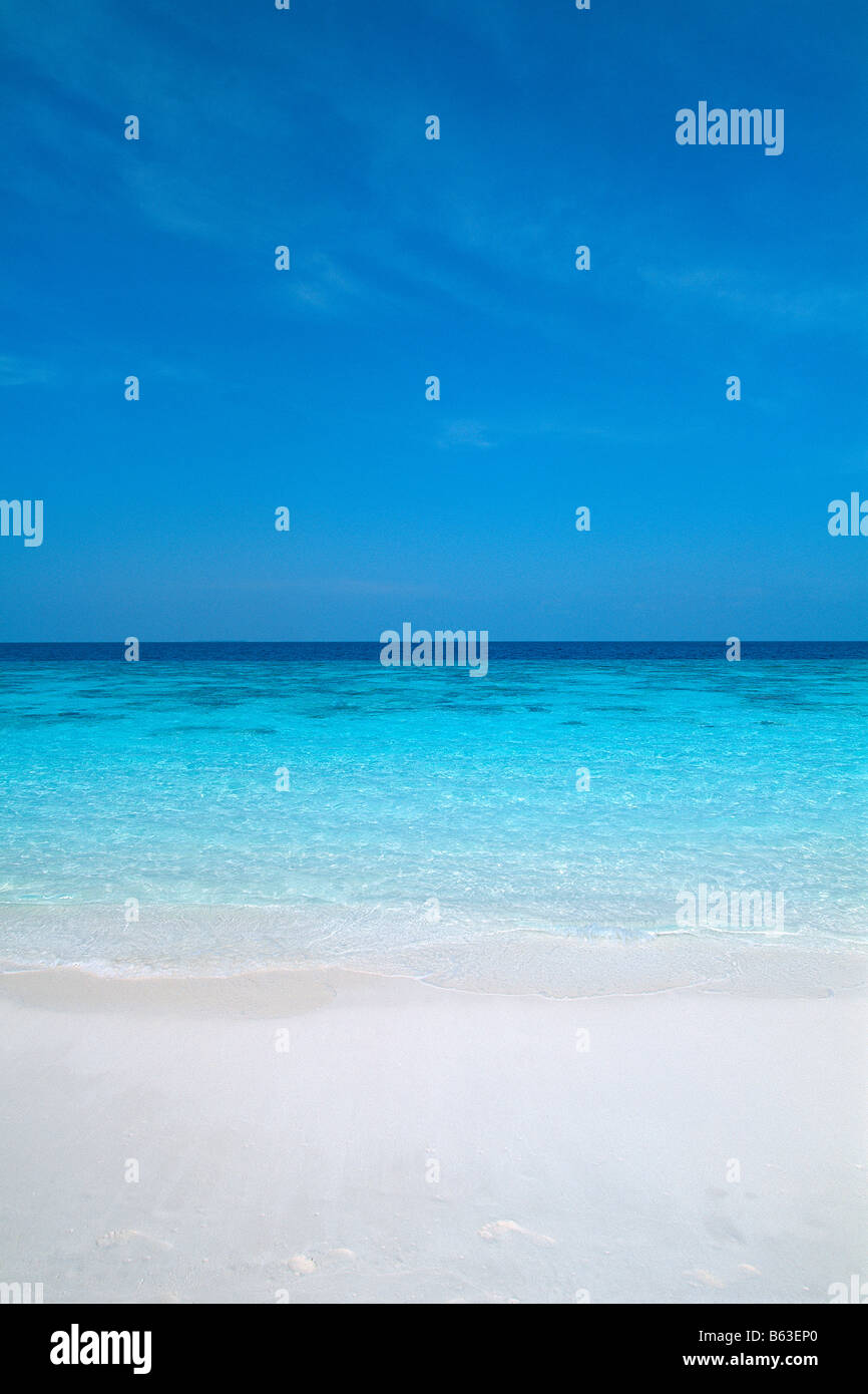 Deep blue sea hi-res stock photography and images - Alamy