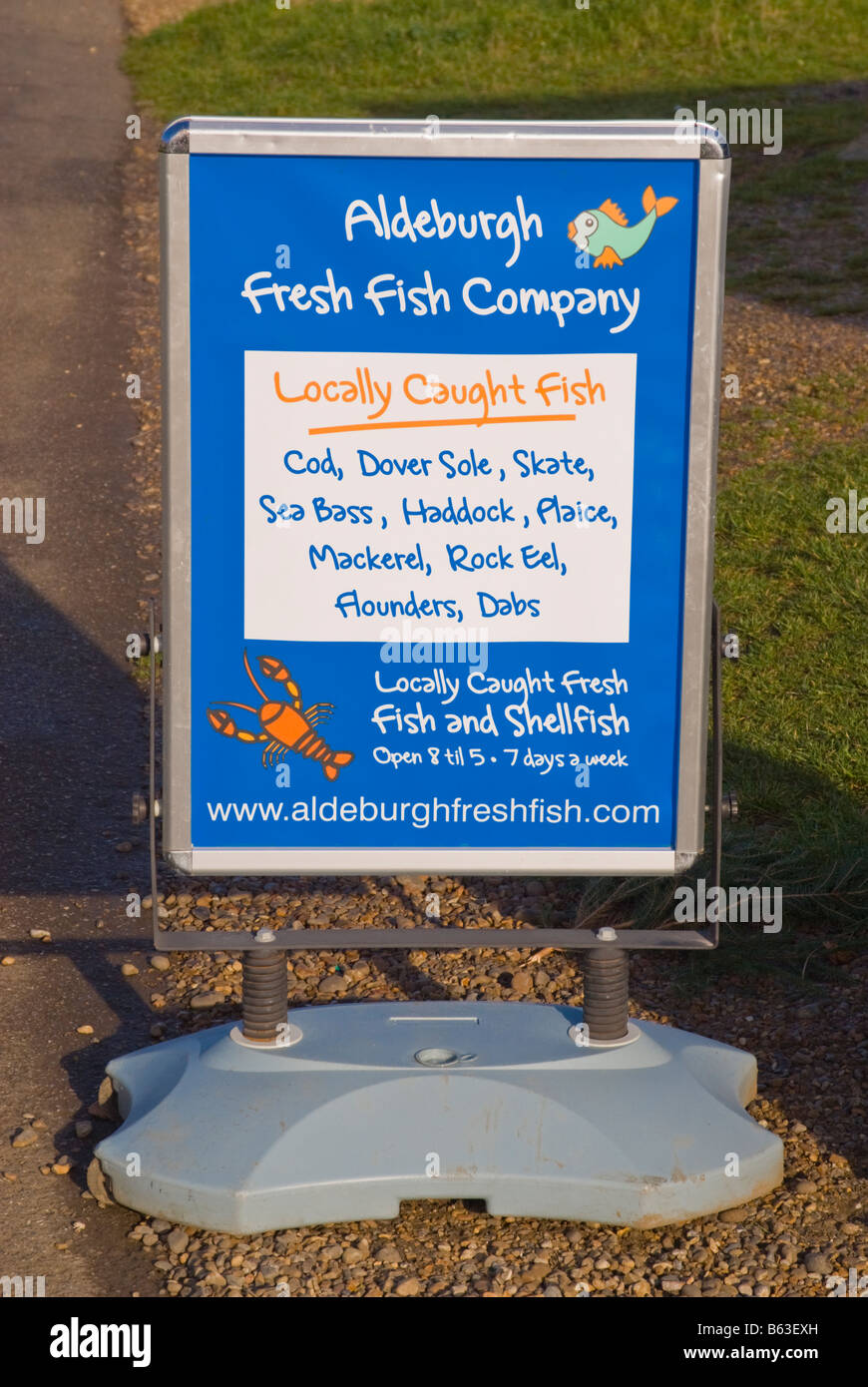 Sign advertising fresh fish for sale hi-res stock photography and ...