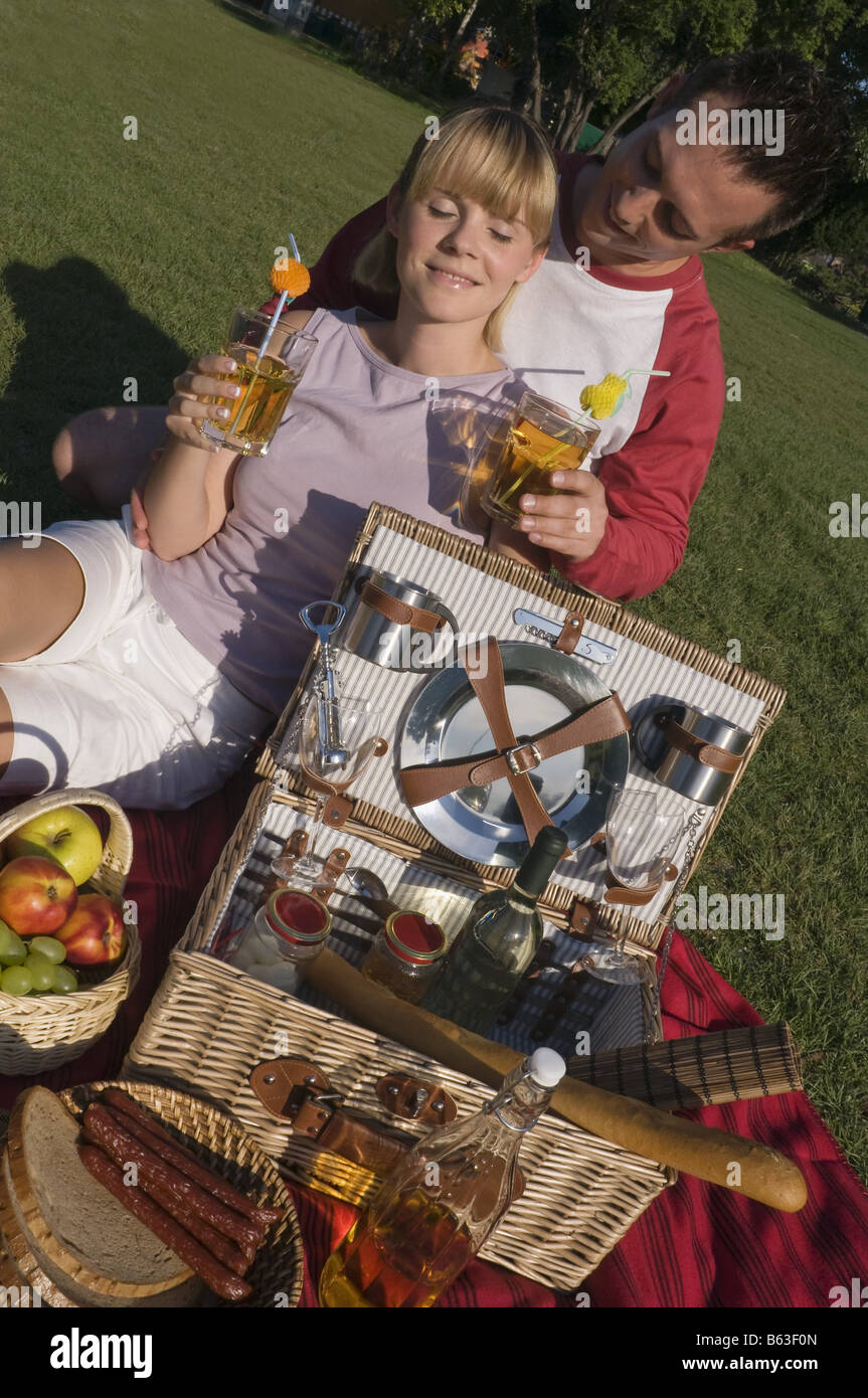 Picknickkorb hi-res stock photography and images - Alamy
