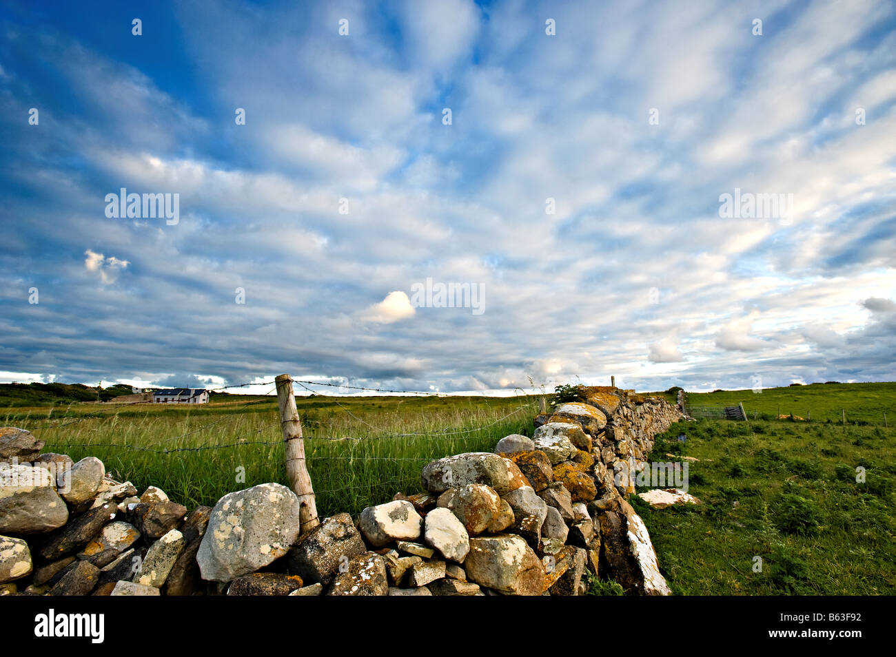 Rural scene with building hi-res stock photography and images - Alamy