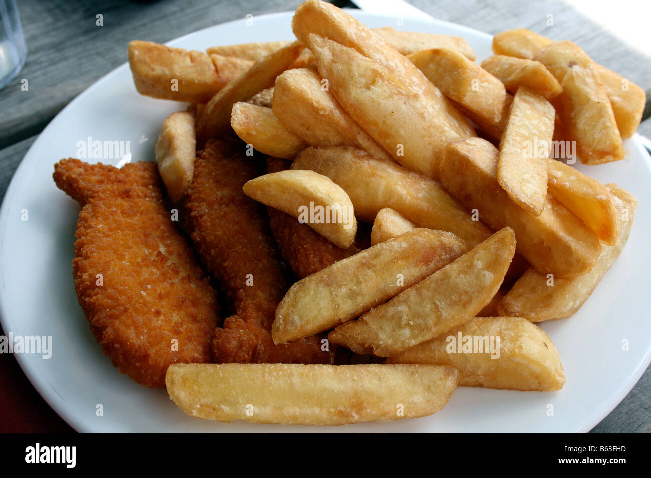 Children's meal of fish and chips Stock Photo - Alamy