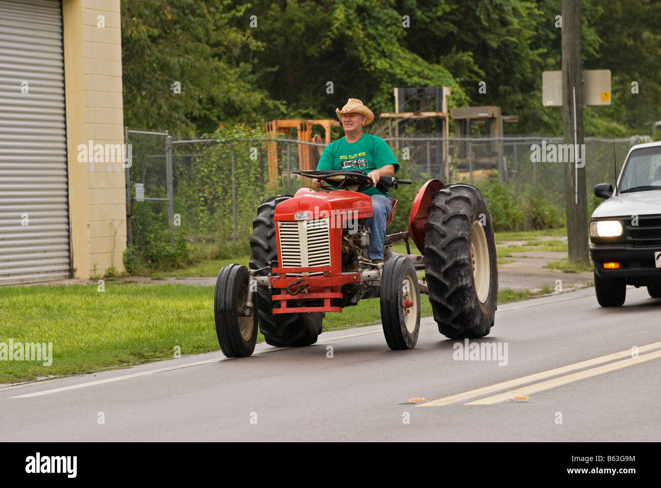 Antique tractor parade arrives in Archer Florida Stock Photo - Alamy