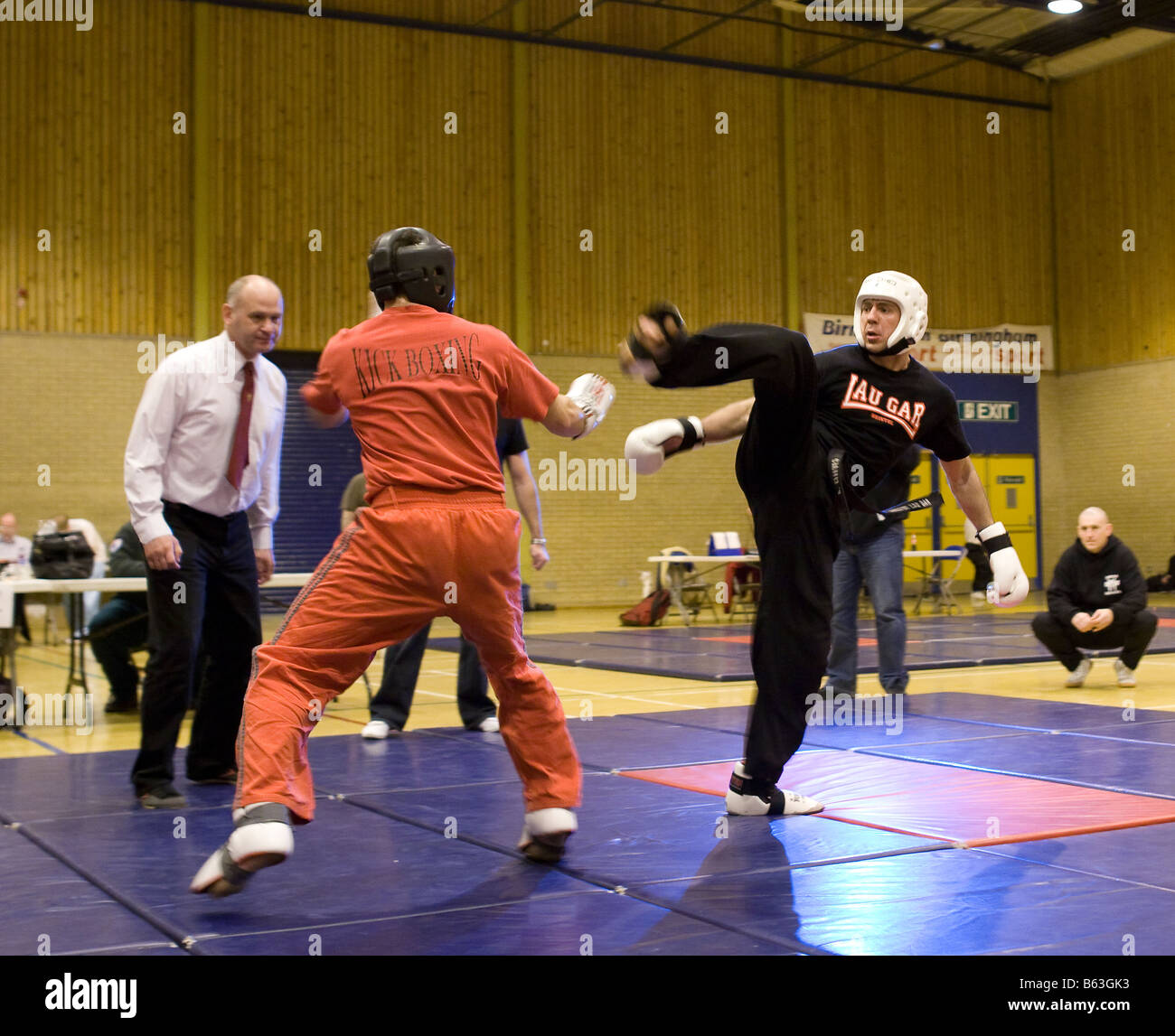 Competitors fighting in a kung fu tournament Stock Photo - Alamy