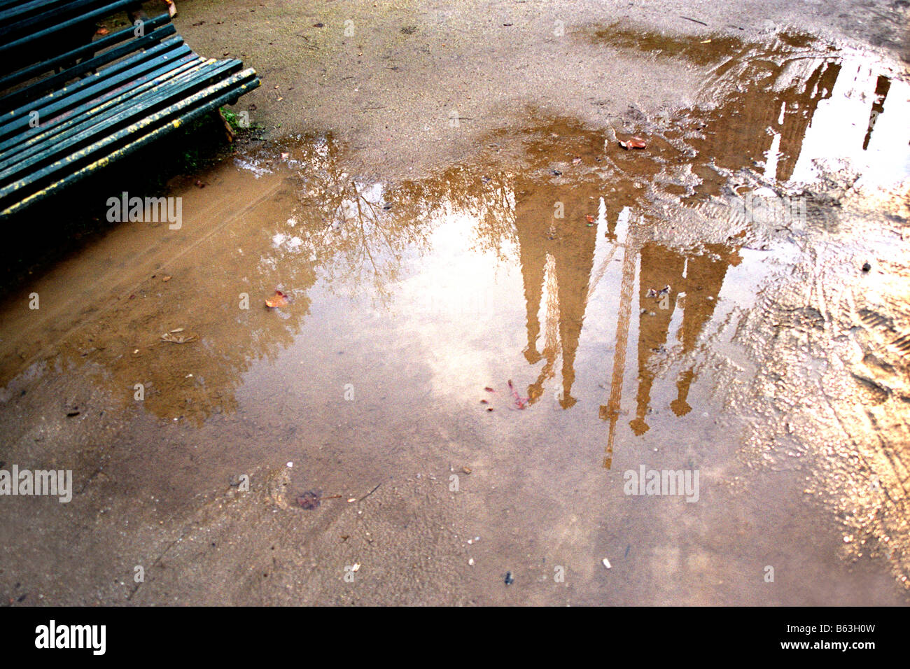 Reflections in building barcelona hi-res stock photography and images ...