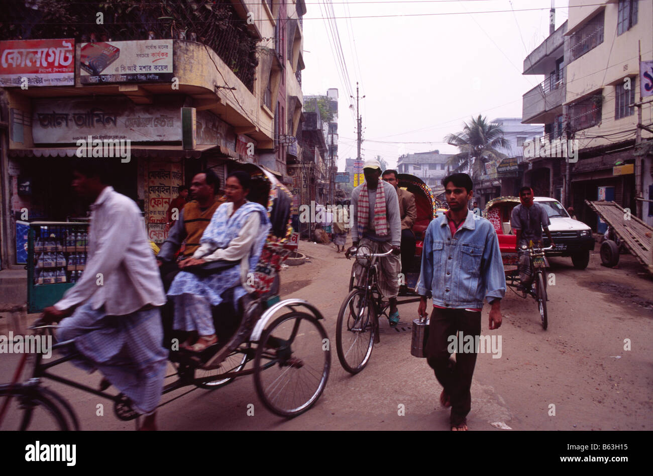 Crowded streets in the city of Dhaka Bangladesh Stock Photo - Alamy