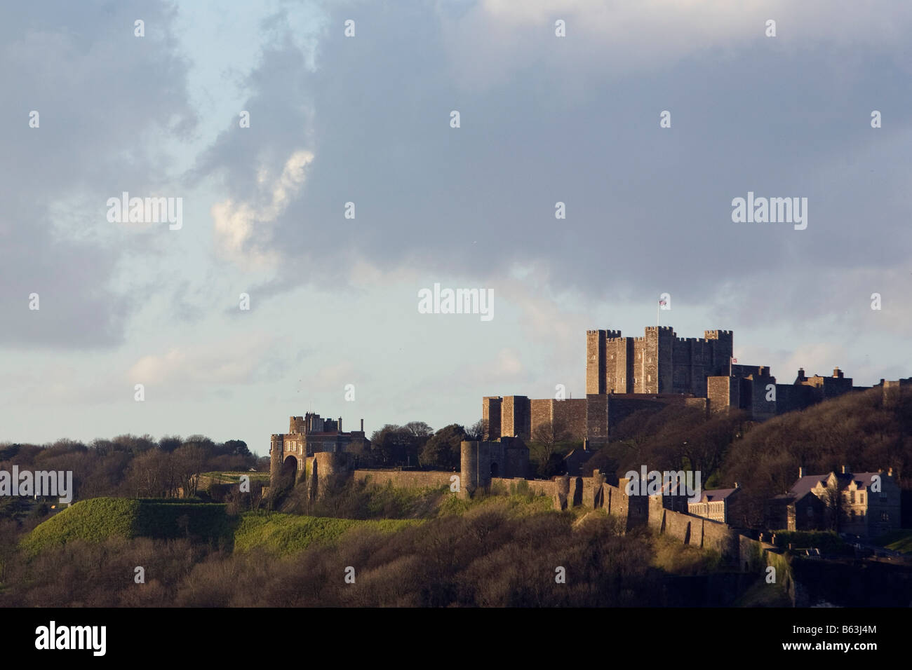 White cliffs dover castle hi-res stock photography and images - Alamy