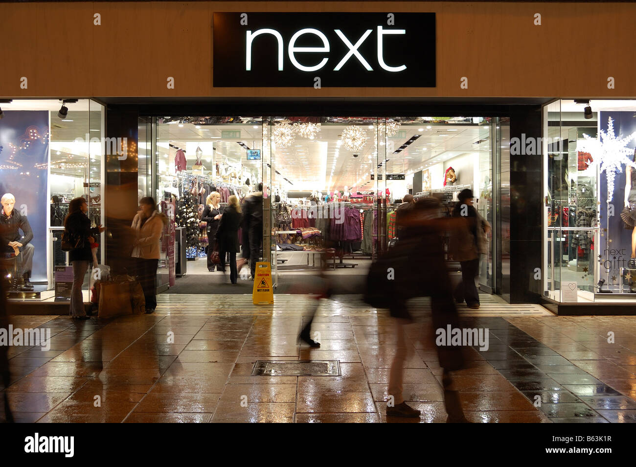 Cardiff shopping winter hi-res stock photography and images - Alamy