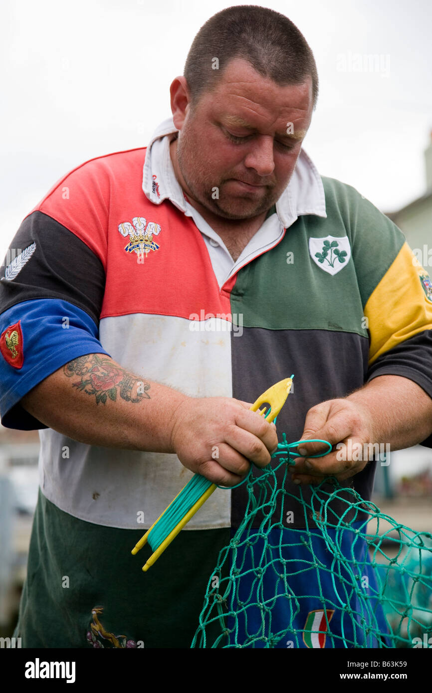 Fisherman fixing nets hi-res stock photography and images - Alamy