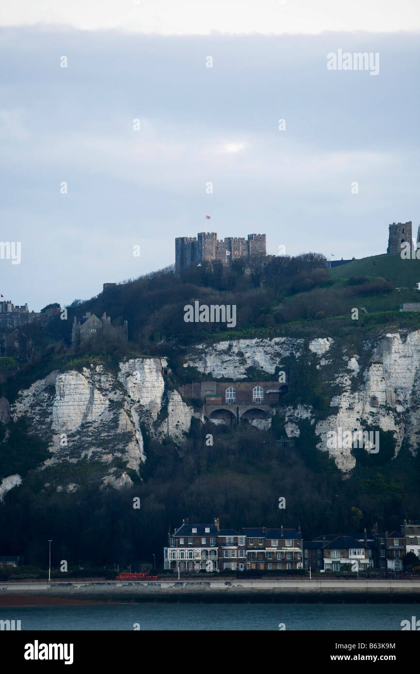 White cliffs dover castle hi-res stock photography and images - Alamy