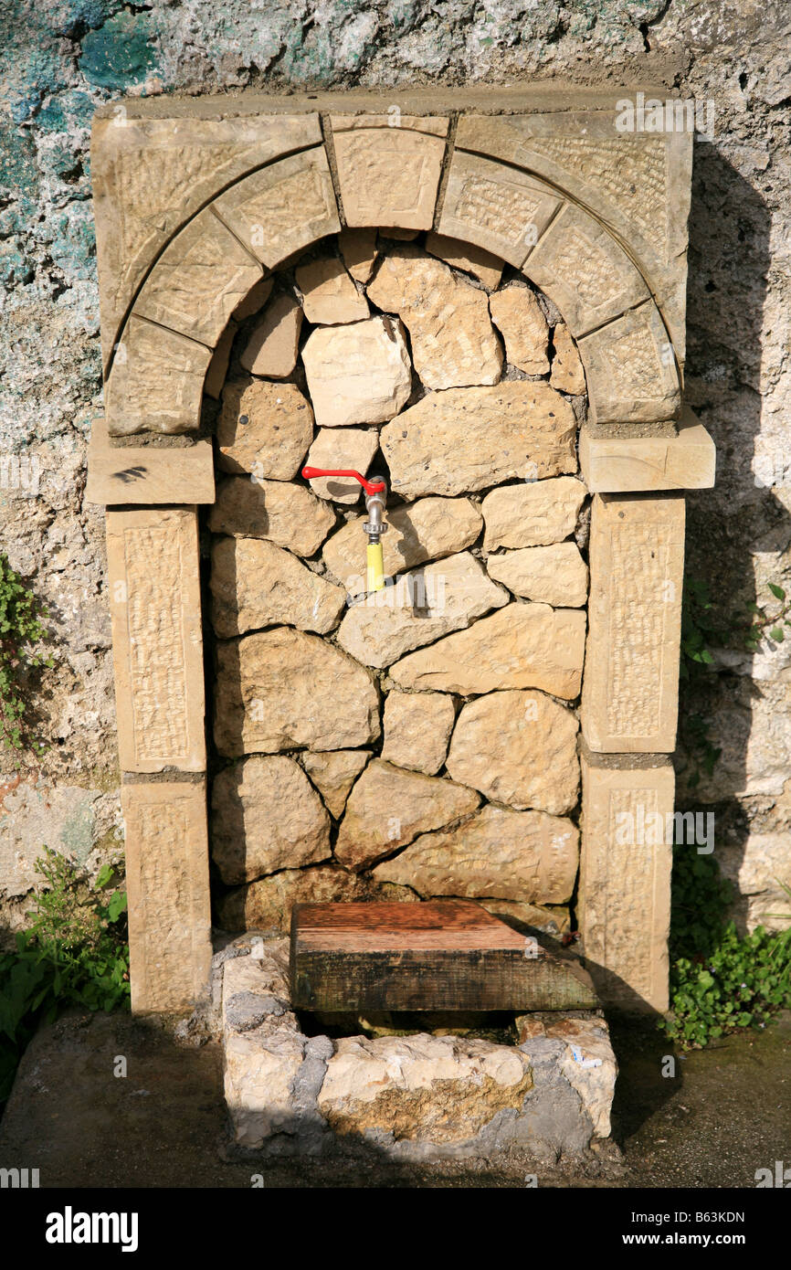 Modern well hi-res stock photography and images - Alamy