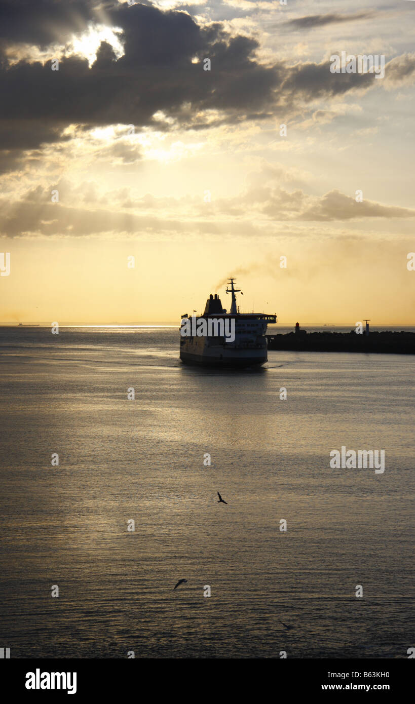 English channel ferry hi-res stock photography and images - Alamy