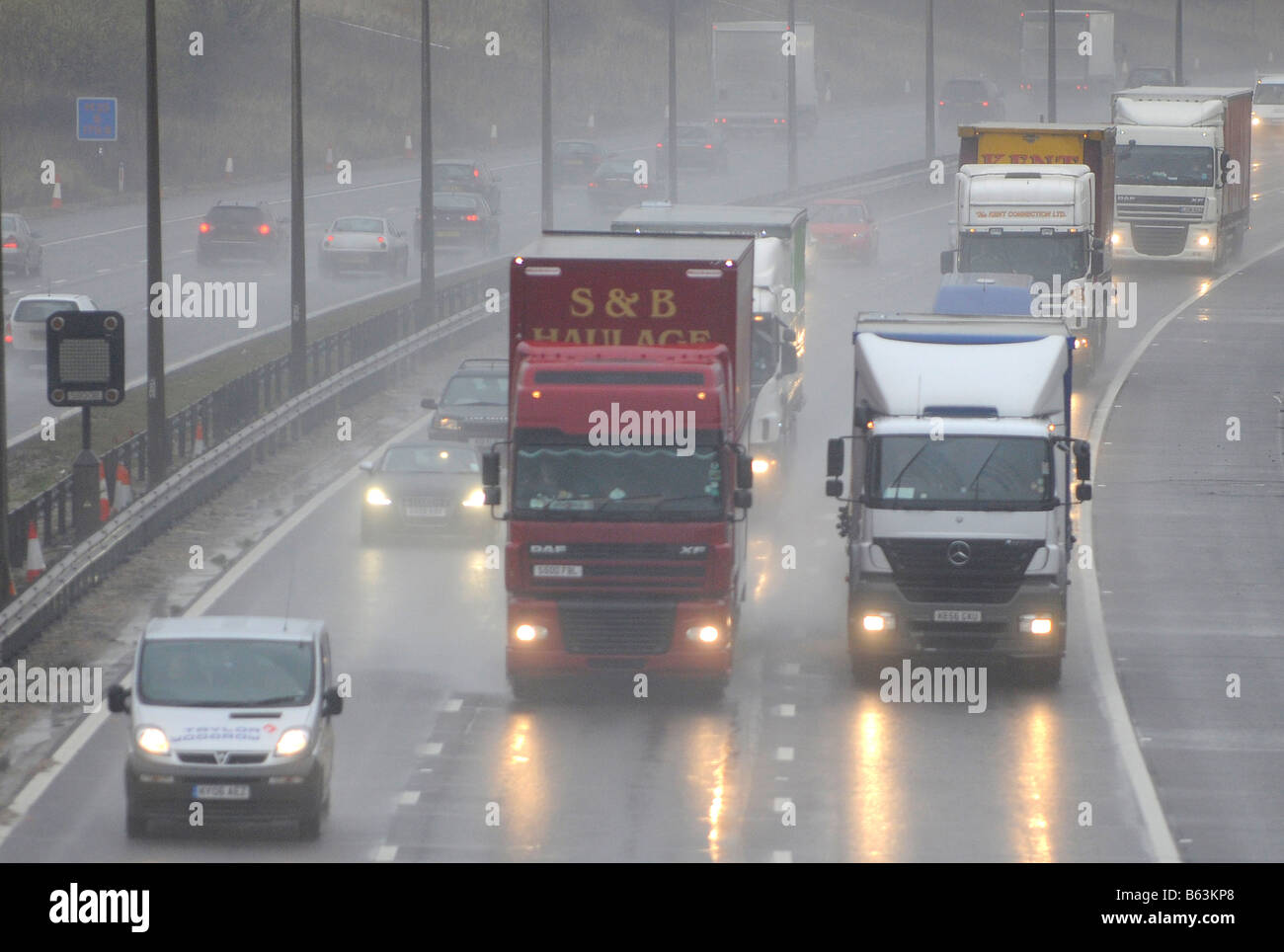 Motorway traffic in the rain 28 11 2008 Credit Garry Bowden Stock Photo ...
