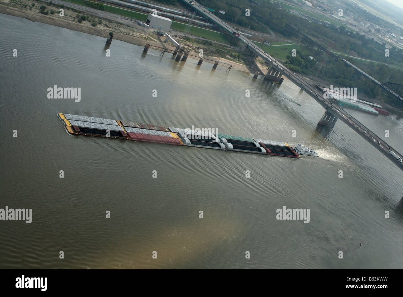 Coal barge brings energy up hi-res stock photography and images - Alamy