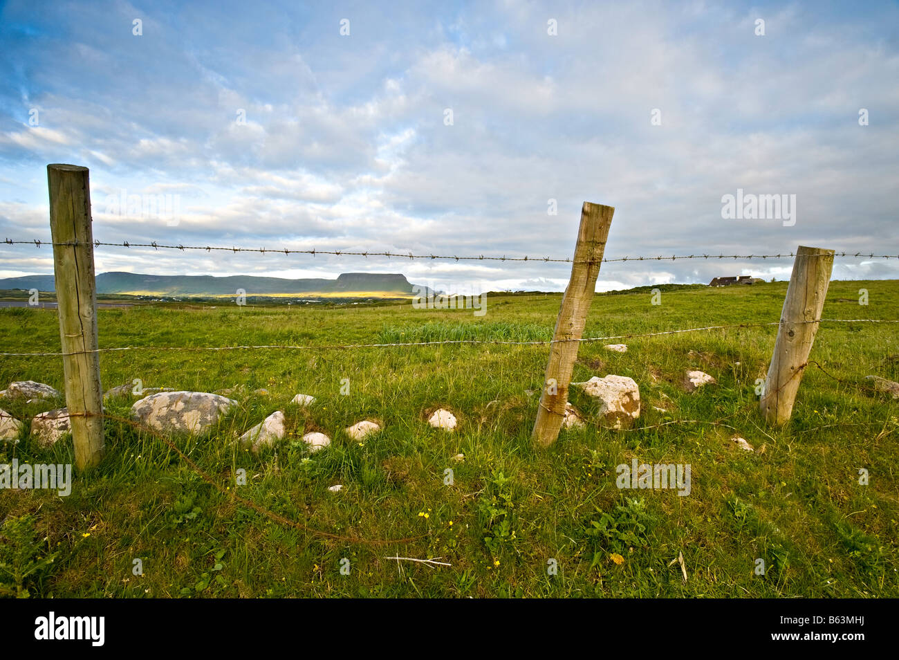 Rural country countryside scene hi-res stock photography and images - Alamy