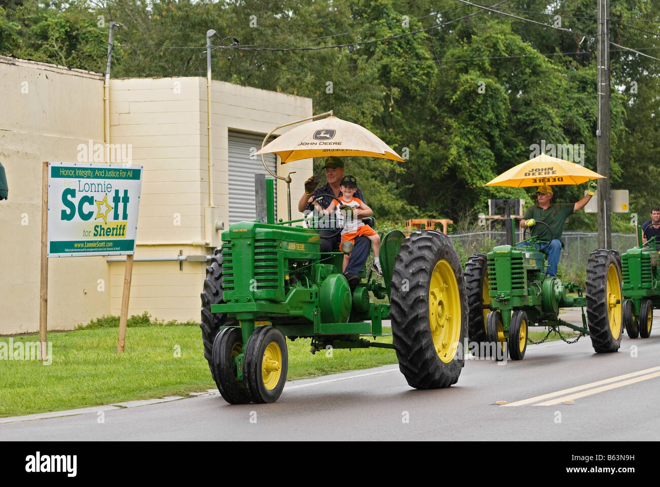 Antique tractor parade arrives in Archer Florida Stock Photo - Alamy