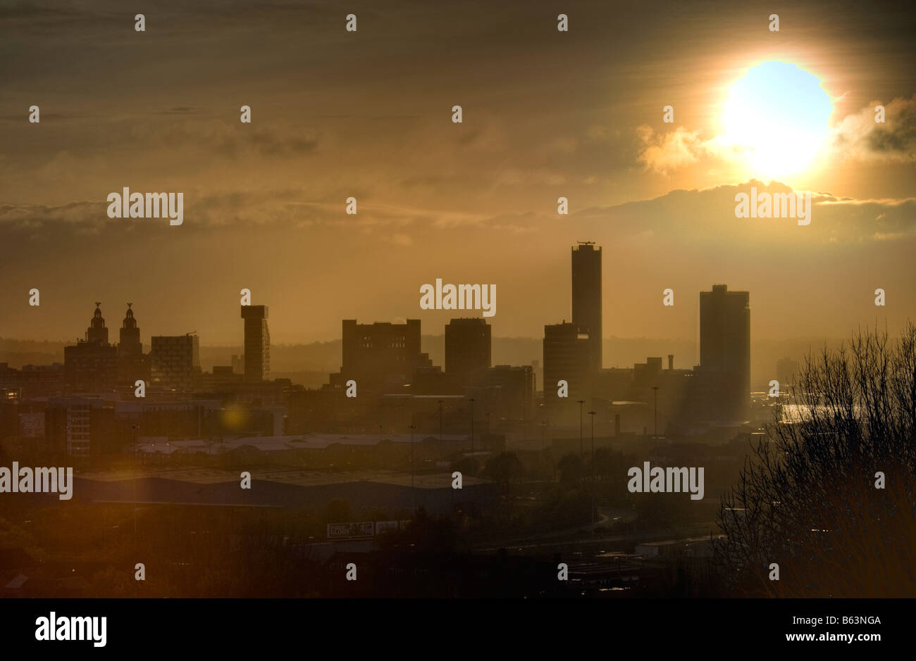 Cityscape early evening hi-res stock photography and images - Alamy