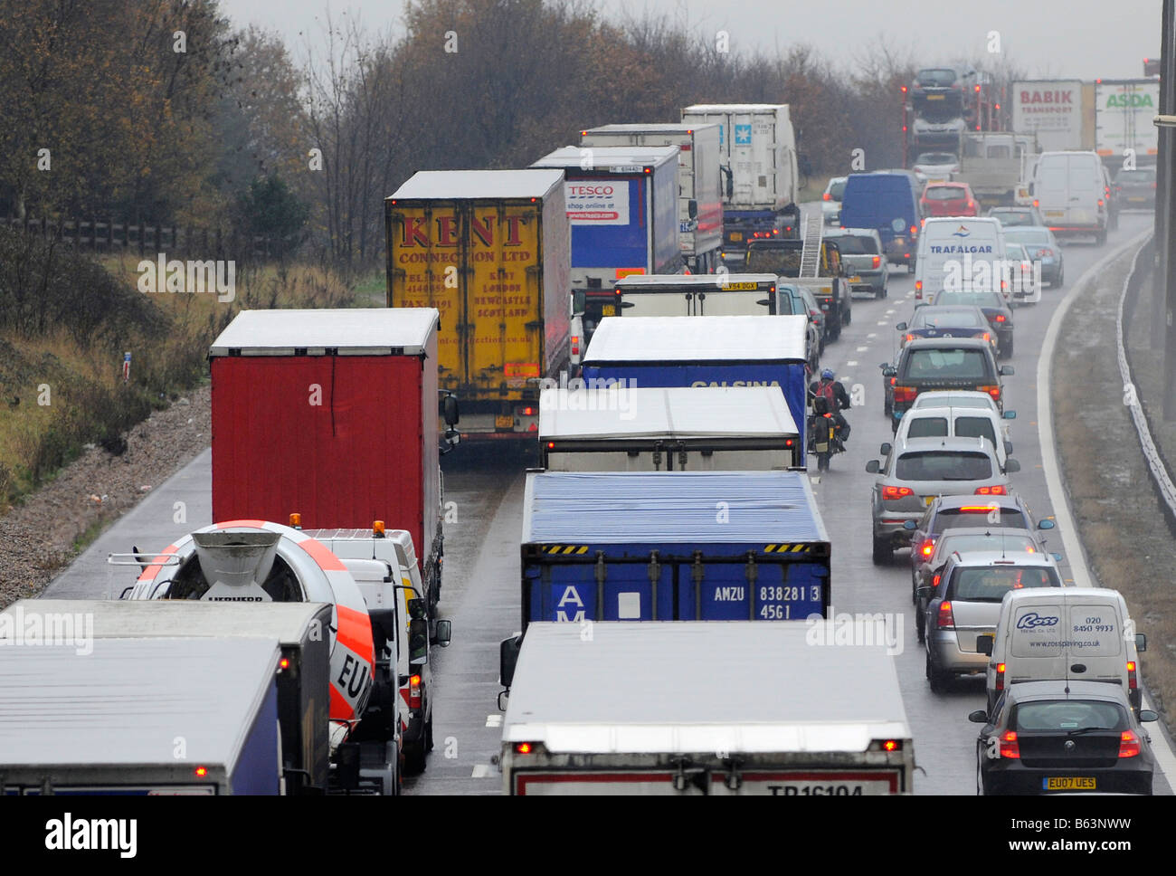 Traffic queue hi-res stock photography and images - Alamy