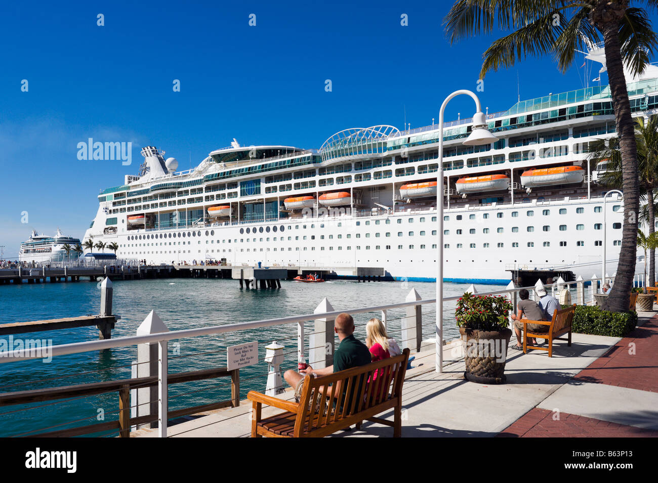 Woman in front cruise ship hi-res stock photography and images - Alamy