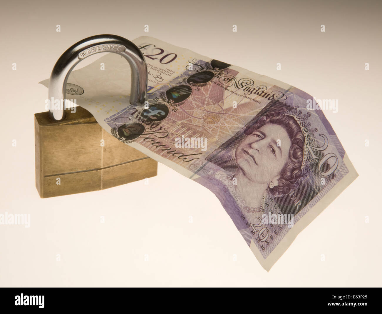 Money padlock pounds hi-res stock photography and images - Alamy