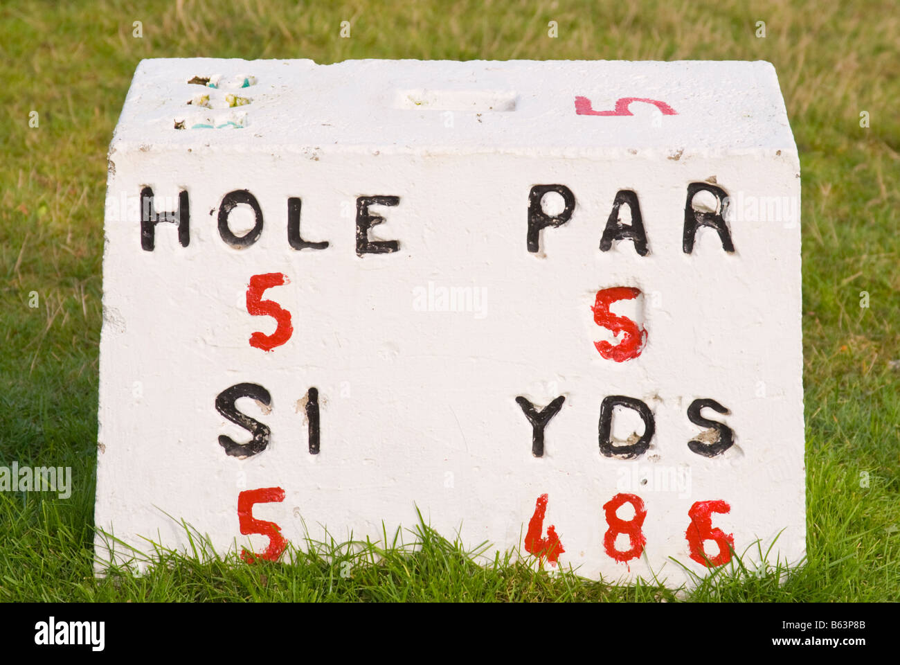 Golf course distance marker hi-res stock photography and images - Alamy