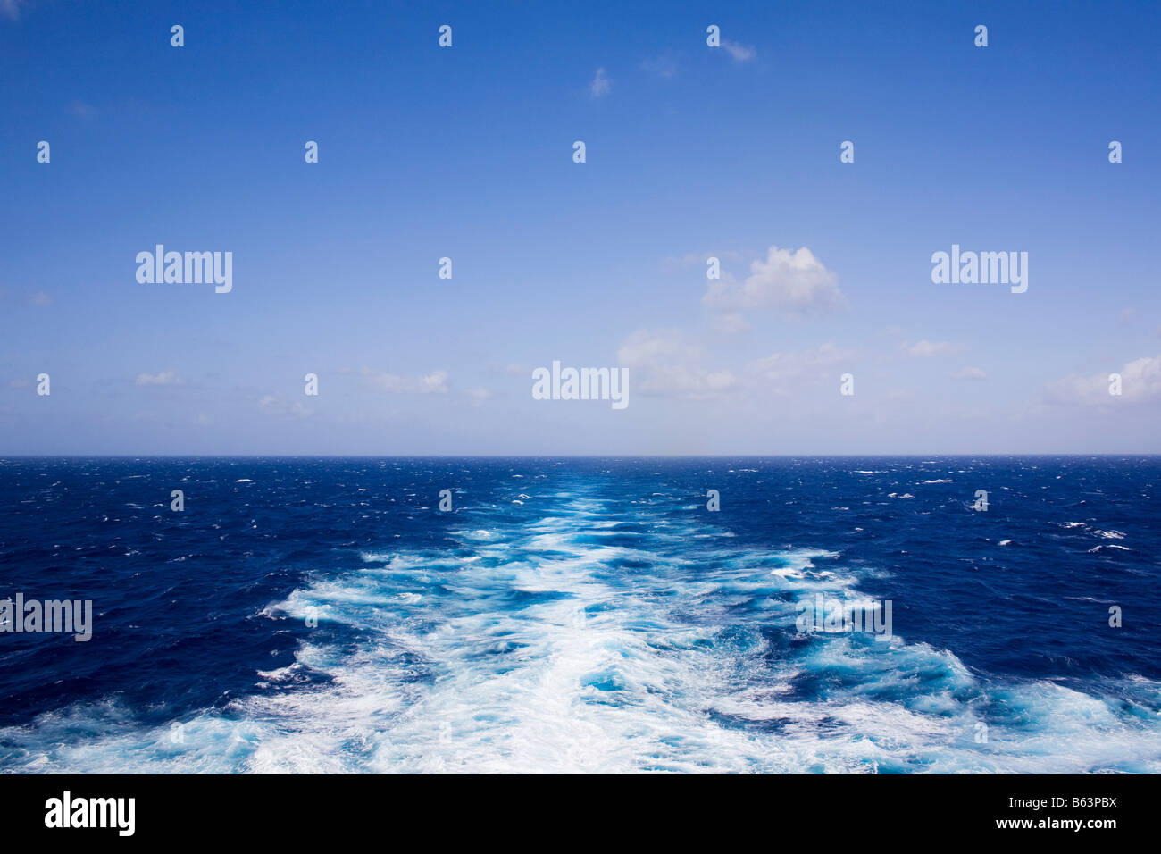 Blue horizon hi-res stock photography and images - Alamy