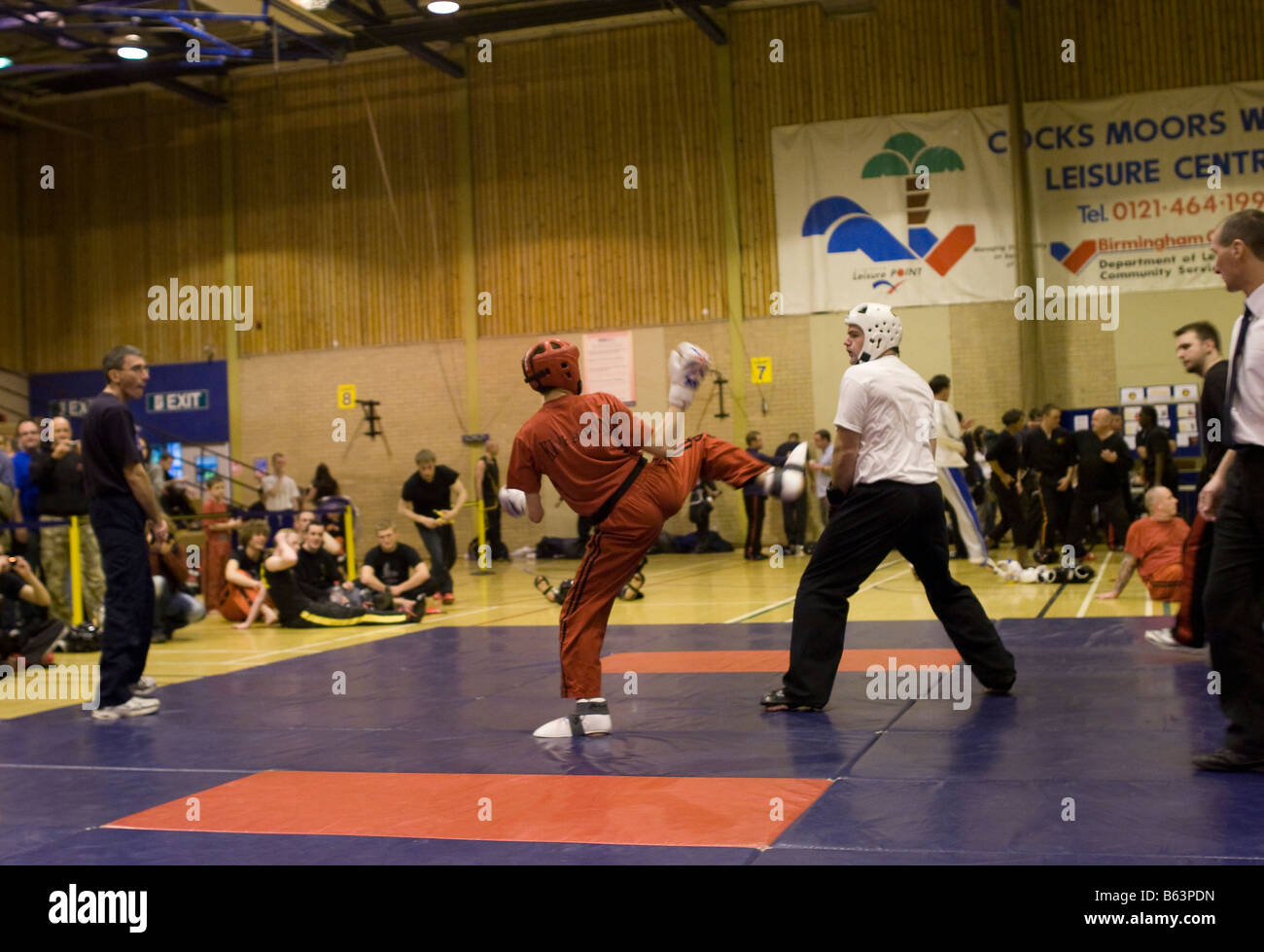 Kung fu fighting hi-res stock photography and images - Alamy