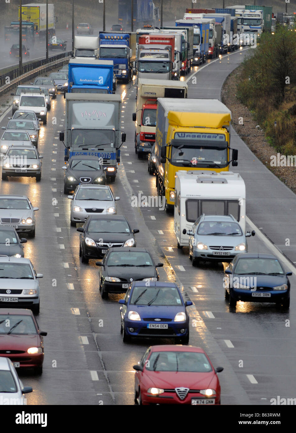 Motorway traffic in the rain 28 11 2008 Credit Garry Bowden Stock Photo ...
