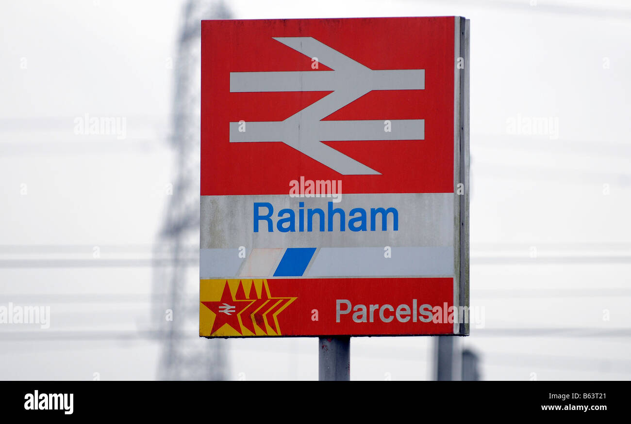 Rainham railway station hi-res stock photography and images - Alamy