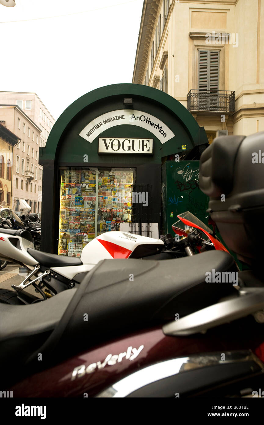 Magazine kiosk hi-res stock photography and images - Alamy